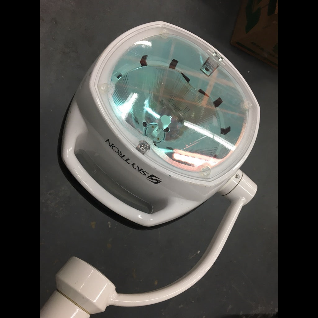 Skytron Surgical Light – Stewart Medical Props