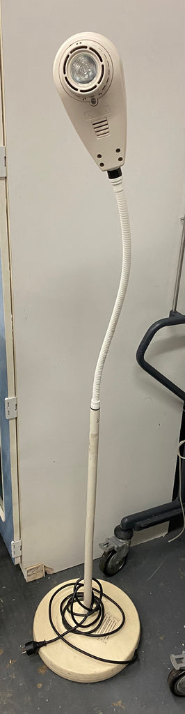 Welch Allyn LS-135 Standing Light – Stewart Medical Props